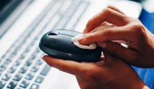 آموزش تمیز کردن موس کامپیوتر به بهترین روش | تکنوسان مگ